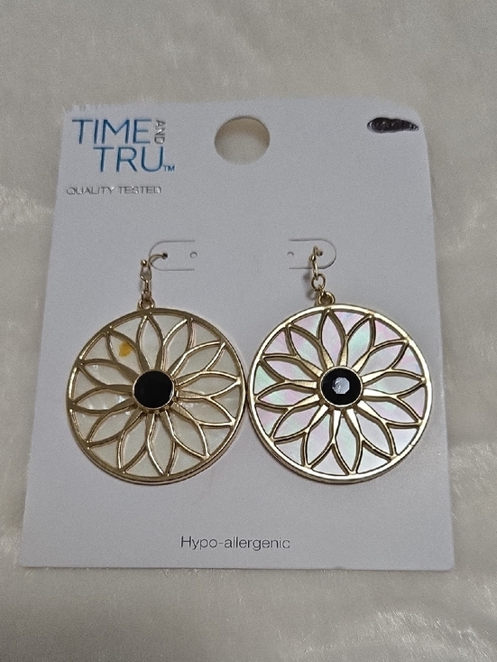 Time and Tru | Jewelry | Time And Tru Goldtone Curved Ear Wire Stud ...